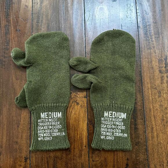 U.S. Military | Accessories | Vtg 97s Dsa 74 Trigger Finger Mitten ...